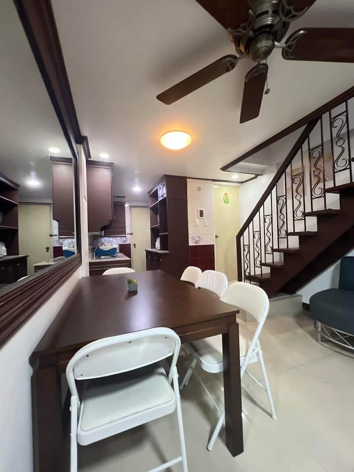 4 Bedrooms Townhouse In Manila - 마닐라
