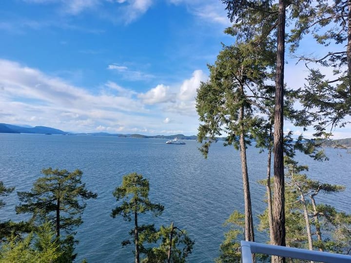 Oceanfront House On Orca Highway - North Pender Island