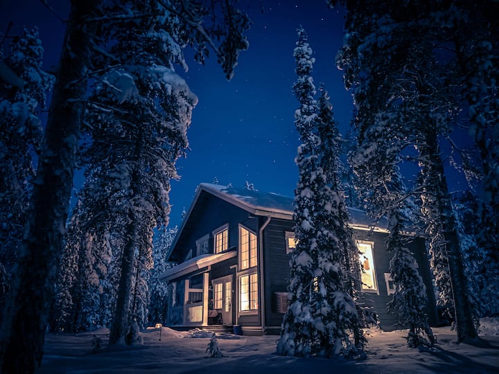 Upea Hirsimökki Tunturinäkymillä - Finland