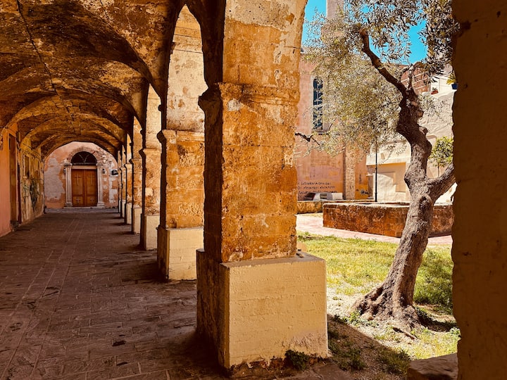 Roussos Place - Next To Splantzia Square - 2bd 2ba - Chania