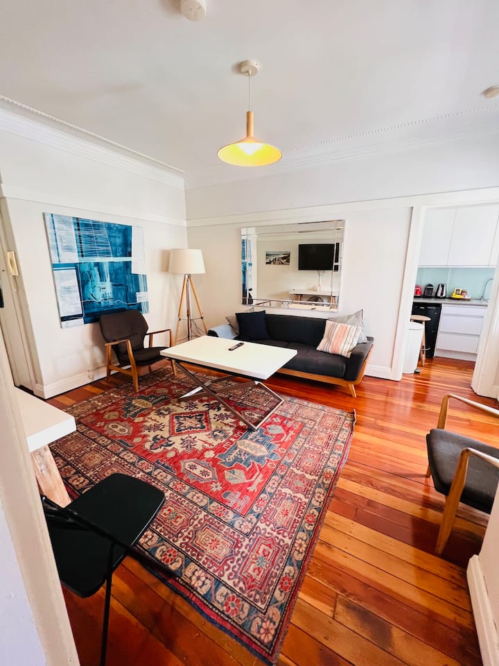 2bdr Urban Pad - Art Deco Amongst It All - Sydney central station