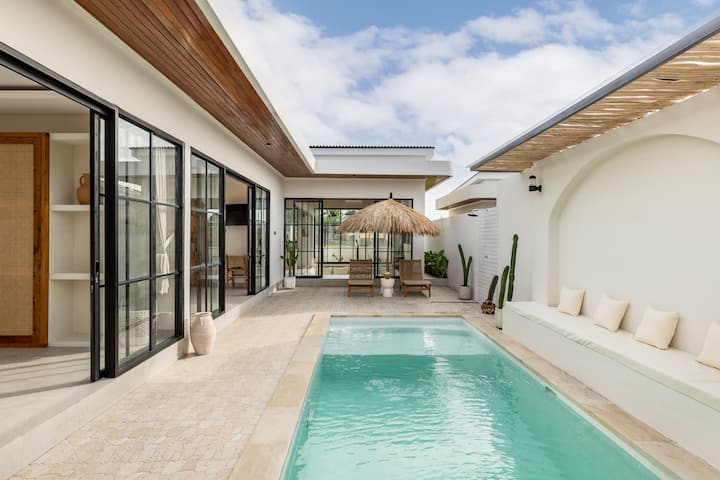 Luxury Jacuzzi • Hip 2br Villa + Hammock & Theater - Canggu