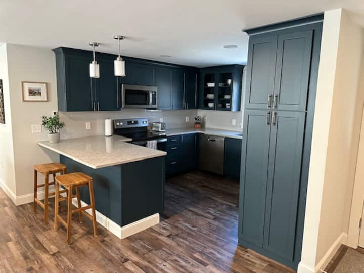 Cozy Modern Retreat 2 Bedroom Patio Fire Pit - Maine