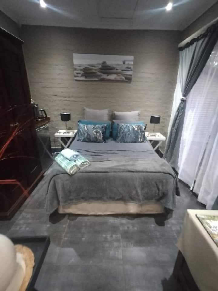 The Cozy Room - Howick