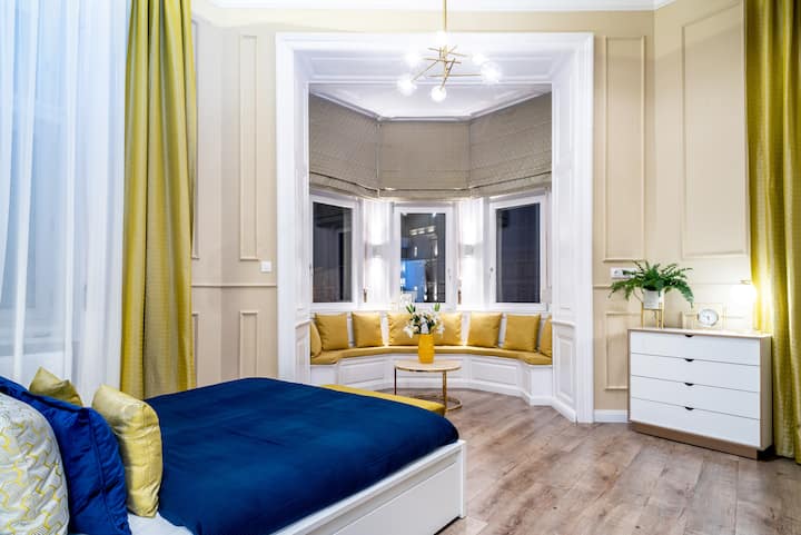 Apartment In The City With New York Cafe View - Budapest