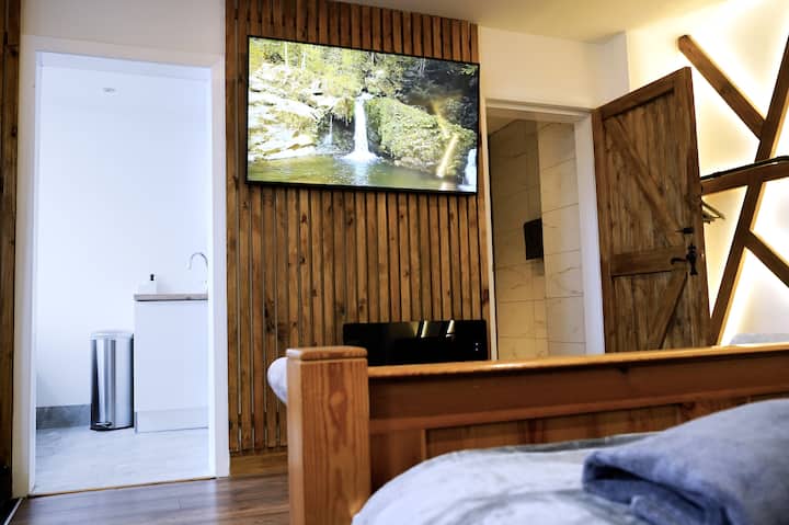 Slaymaker Cottage. - Haworth