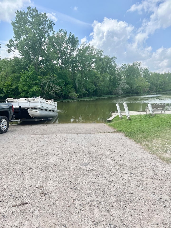 Lake Conroe Retreat: Luxury, Adventure, & Charm! - Willis, TX