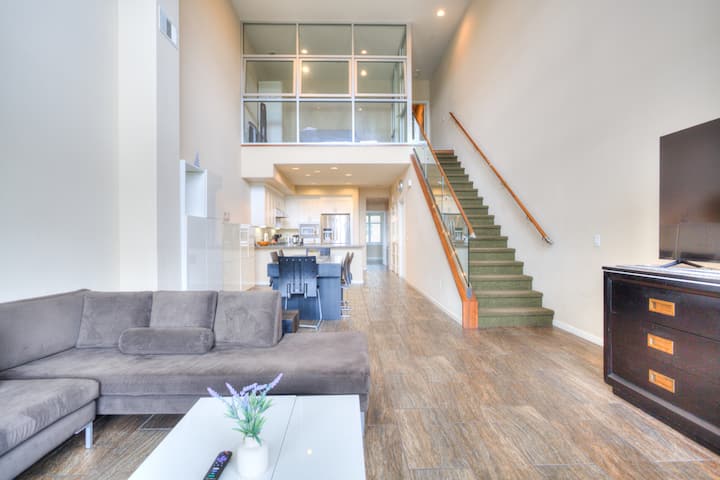 Stylish Contemporary Home Near The Wave - Gardena, CA
