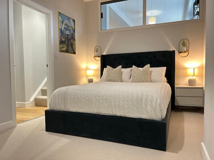 Trendy City Centre Apartment /Allocated Parking! - Southampton