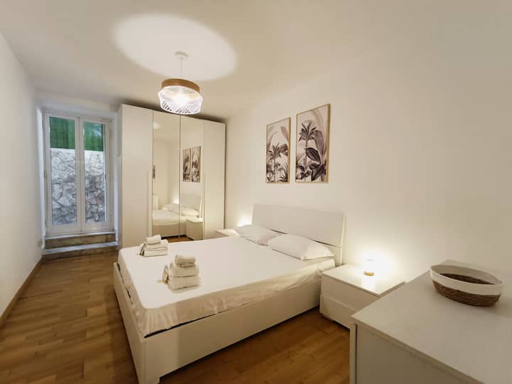 Domus Diana: Serene Base In Rome - Rome