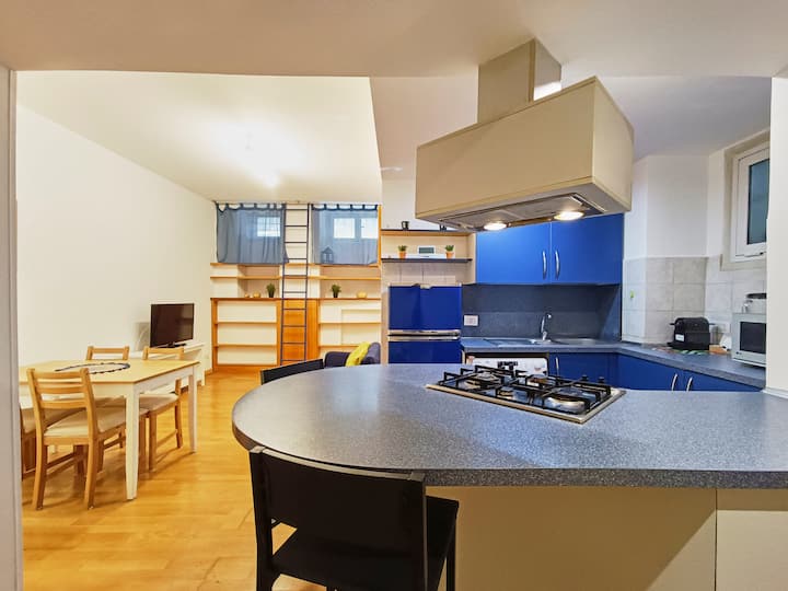 Domus Diana: Serene Base In Rome - Monti