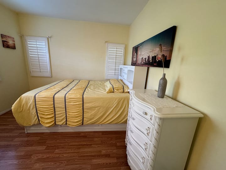 Private Walnut Spacious Lovely Room - Diamond Bar, CA