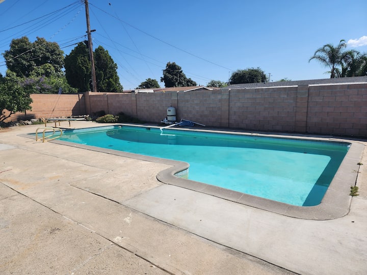 3 Bedrooms, 2 Baths, 9 Beds Sleep 12 - Pool House - Anaheim