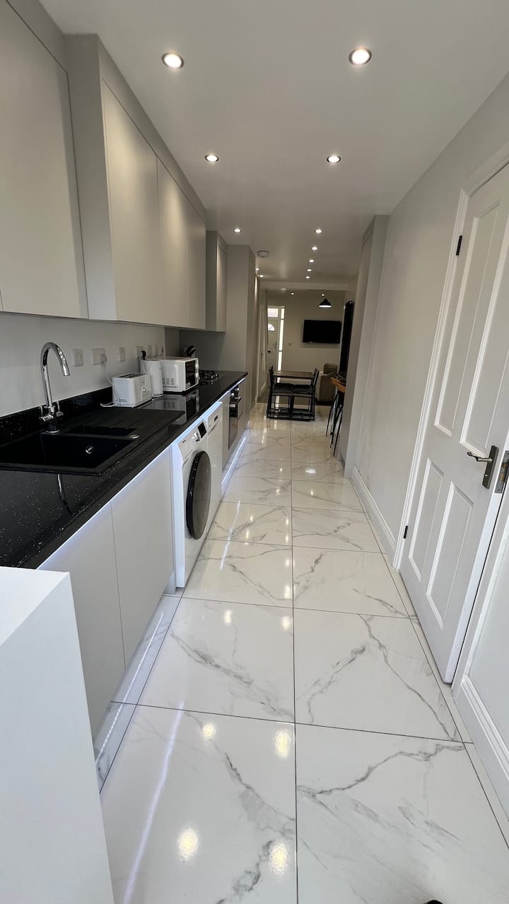 Classy 4 Bedroom Holiday Home In Chatham - Chatham