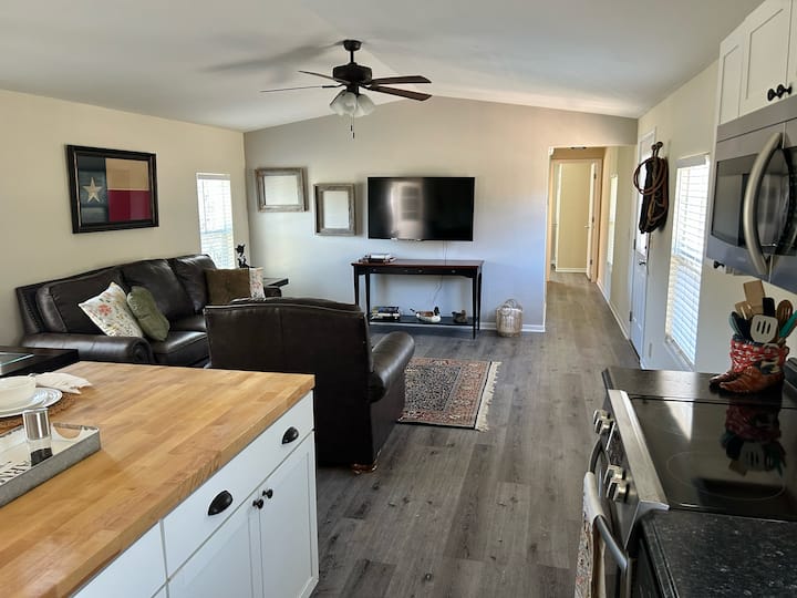2 X 2 House Perfect For Contractor & Displaced Cit - Kerrville, TX