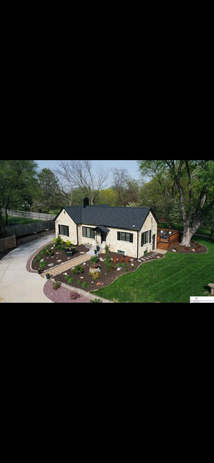 The Stone Cottage (Deck, Firepit, Fenced Yard) - Omaha, NE