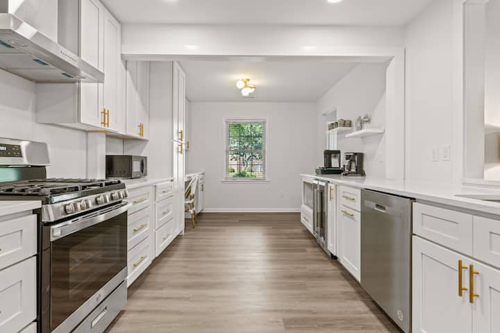Spacious Retreat With Pool - Charleston, SC