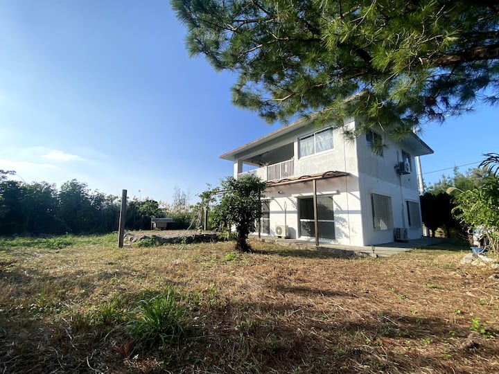 [Fth Sky] 広い庭付きコンドミニアム ビーチ徒歩5分 - Nago