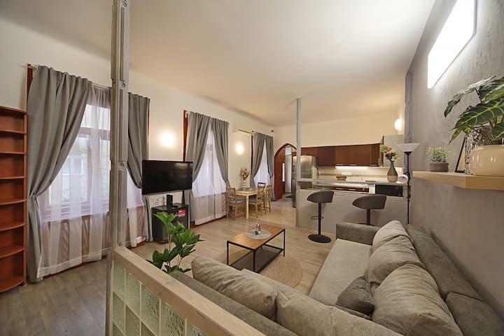 West Home Peaceful Central Apartment With A/c - Budapest