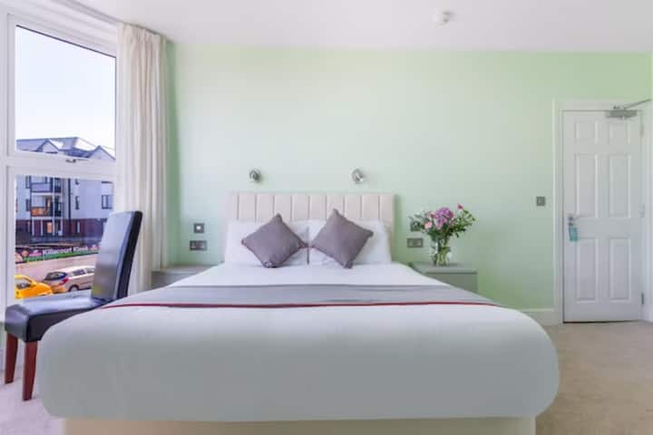 Minerva Guesthouse Deluxe Quad Room - Holywell