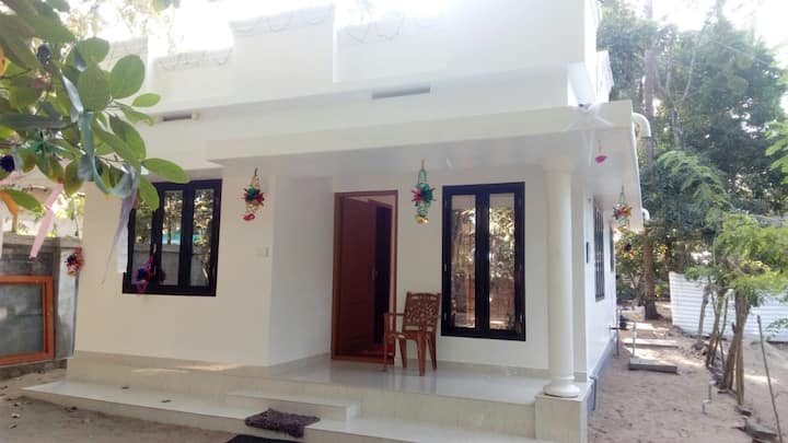 Coconut Garden House Or Bungalow - Kodungallur