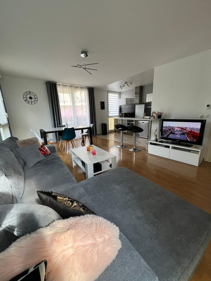 App. Pour Les Jo 2024 - Disney Et Rer A à 10min - Montévrain