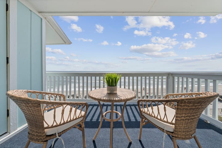 A Little Shore Thing-oceanfront Oasis - Carolina Beach, NC