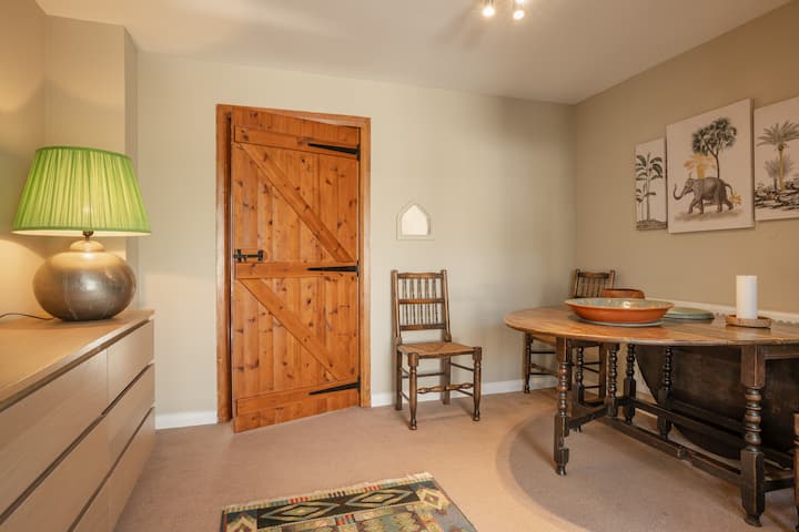 Cottage In Lovely Rossett Village, Sleeps 7 - Wrexham