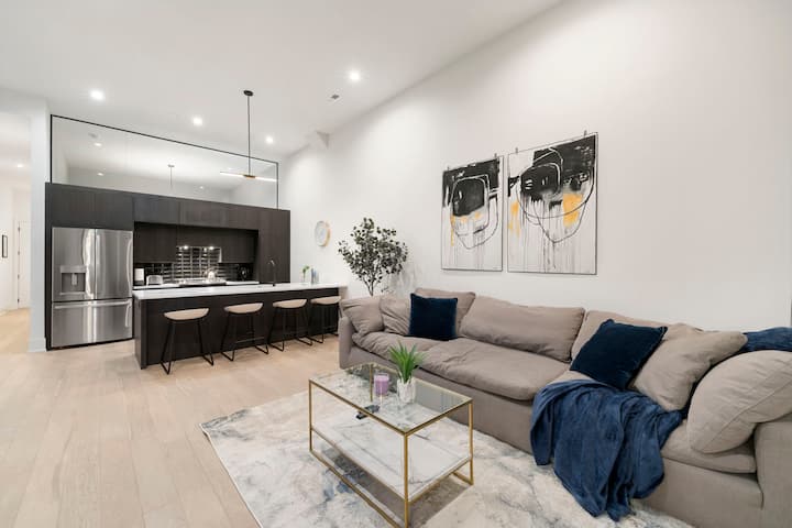 Chic River North Condo 2br 2ba With Private Balcon - Fuller Park - Chicago