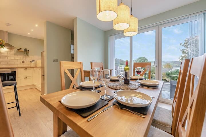 Ty Teifi: Poppit Sands, Cardigan. Waterside Views. - Cardigan