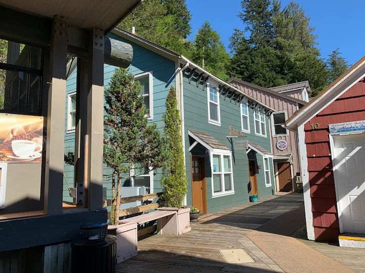 Creek Street Suites Rowan's Room - Ketchikan, AK