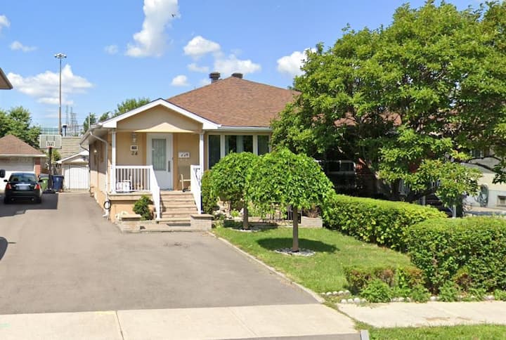 Entire Basement Apartment - Toronto
