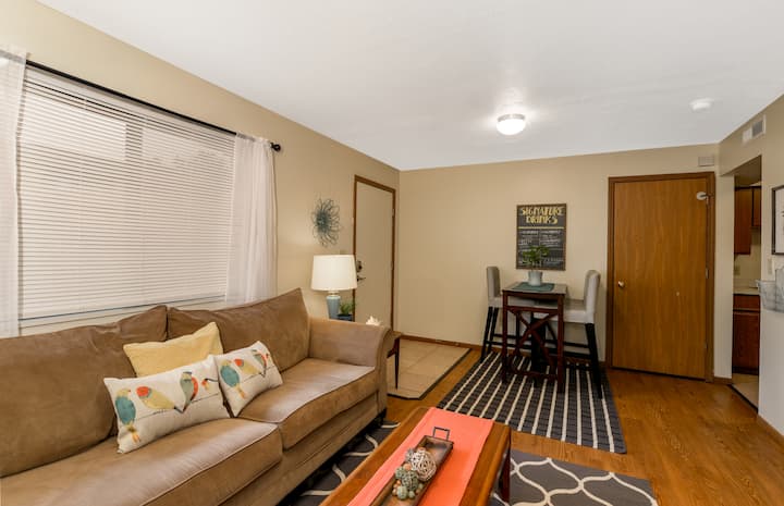 Central 2 Bd Ideal For Traveling Professionals! - Akron, OH