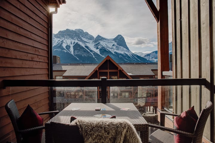 Mountain View (Top Floor) Condo - Canmore