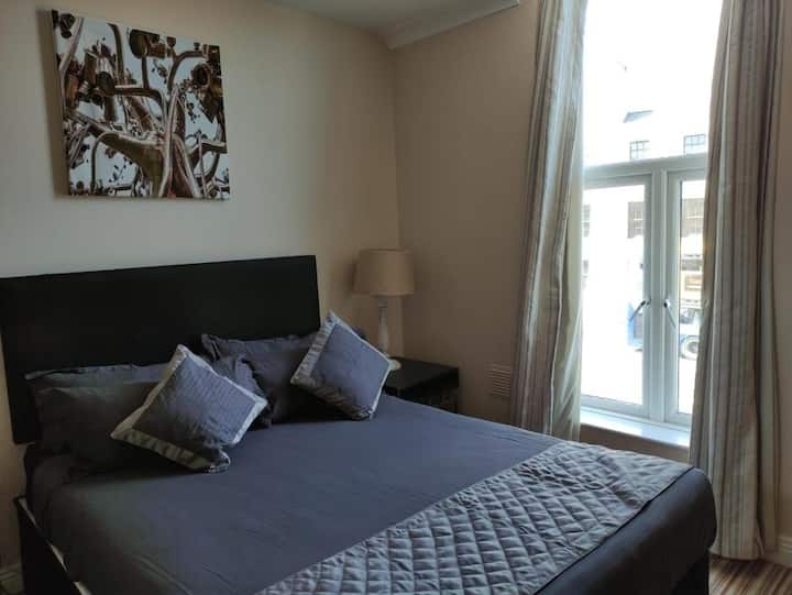 Clean And Comfortable Stay In Longford Town - Longford