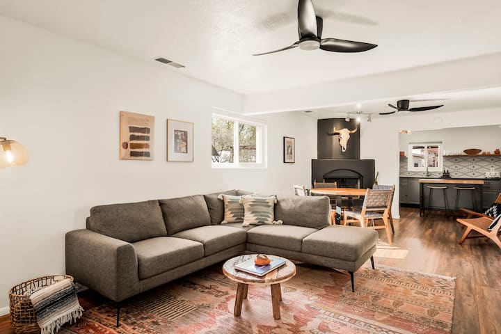 Cozy Modern Home-old Town/downtown Gated Parking - Albuquerque, NM