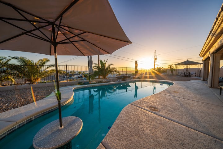Havasu Horizon: Lake Views Pool+firepit, Sleeps 12 - Lake Havasu City, AZ