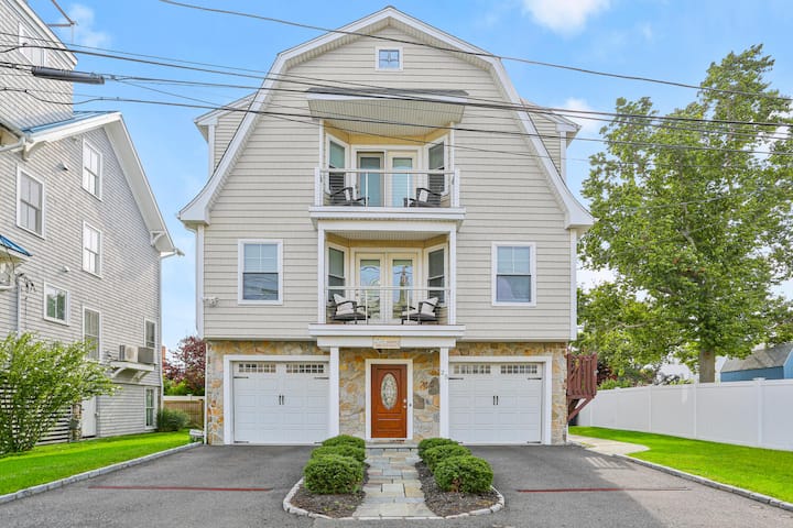 "Simple Abundance" Water Views - Fairfield, CT