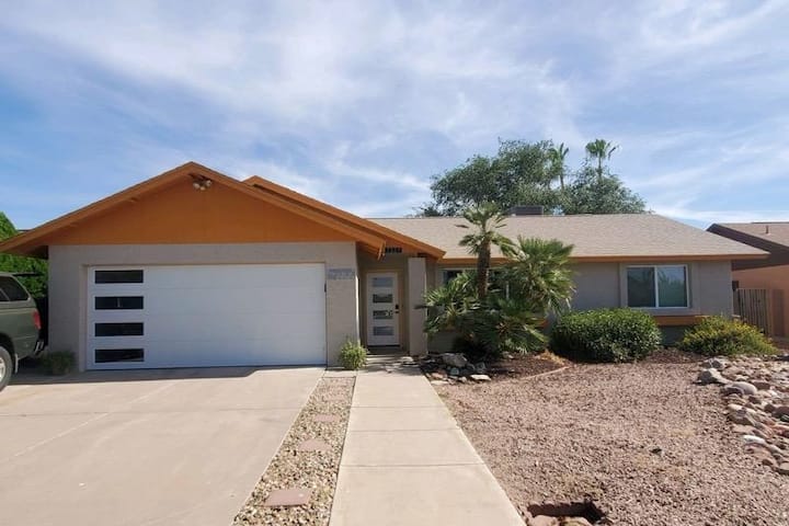Designer Home + New Heated* Pool In Backyard Oasis - Mesa, AZ
