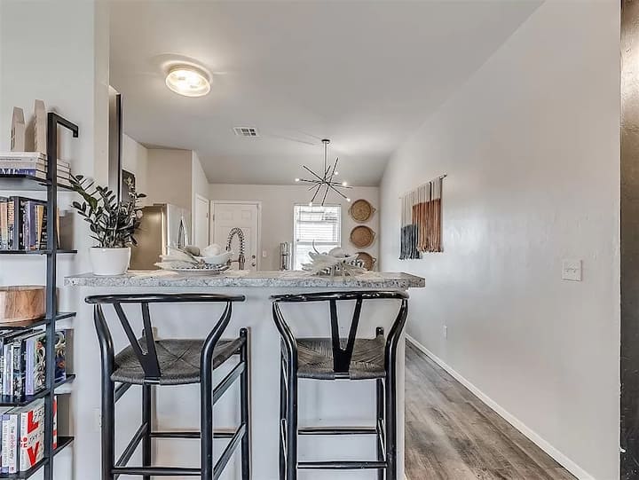 Lake Bliss Retreat: Modern Eco-home - Lake El Reno, OK