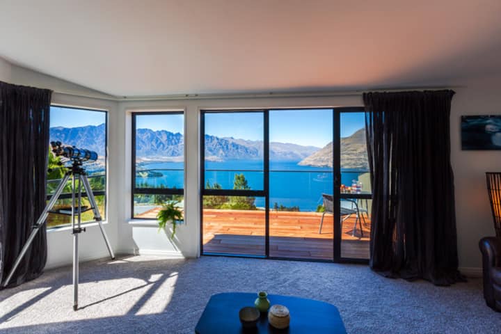 Māhutonga: Spectacular Views & Hot Tub - South Island