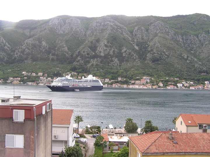 Perfect View - Lux Apartment With Garage - コトル