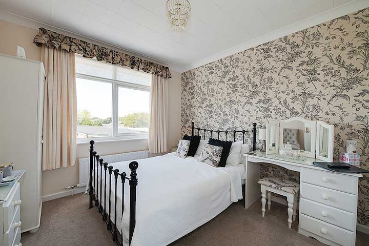 Room 2 The Coast Yard (No Dogs) - Selsey