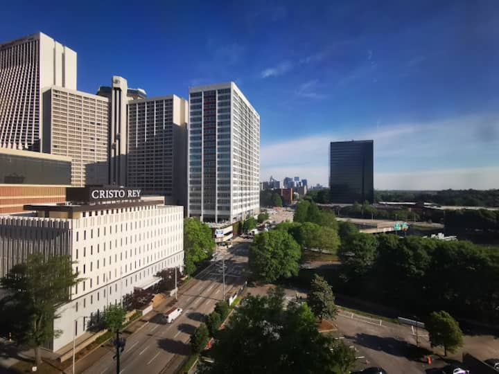 Stay In Downtown Atlanta (10th Floor W/ Parking) - Atlanta, GA