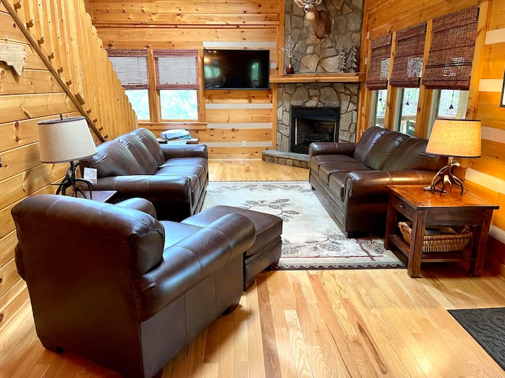 Appalachian Remedy Sleeps 12, Hot Tub, Pool - Blowing Rock, NC