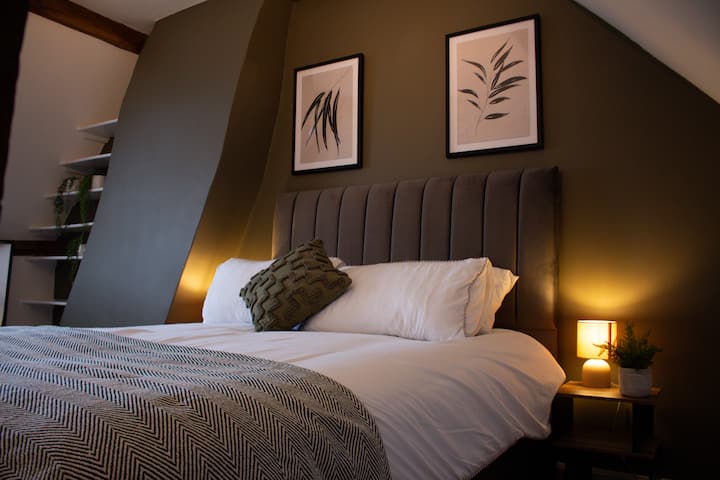 3 Bed High Street Home - Parking - Sleeps 6 - 말버러