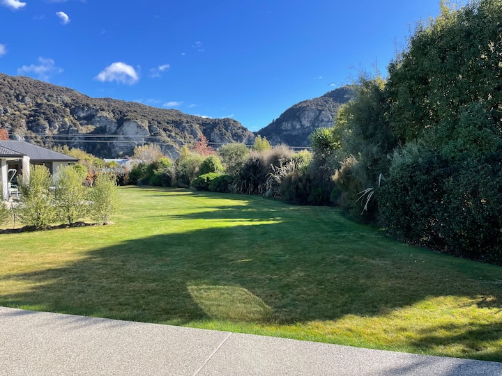 Warm, Sun Filled Apartment - Wanaka
