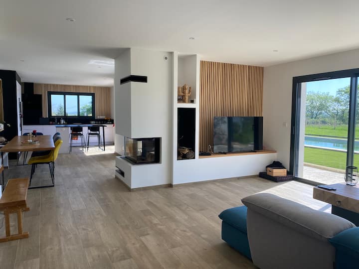 Maison Récente Vue Montagnes - 巴約訥