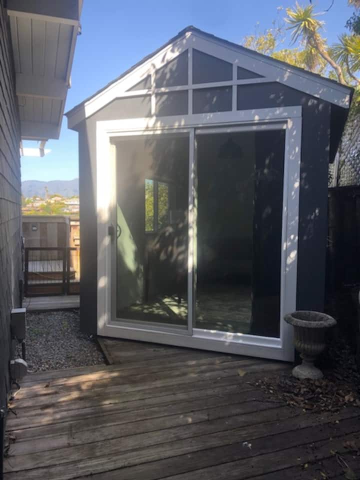 Cute Small House By The Water - Tiburon, CA