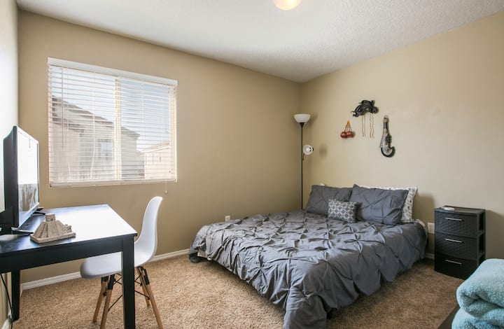 Nice Room In Gated Community: Room 2 - Albuquerque, NM